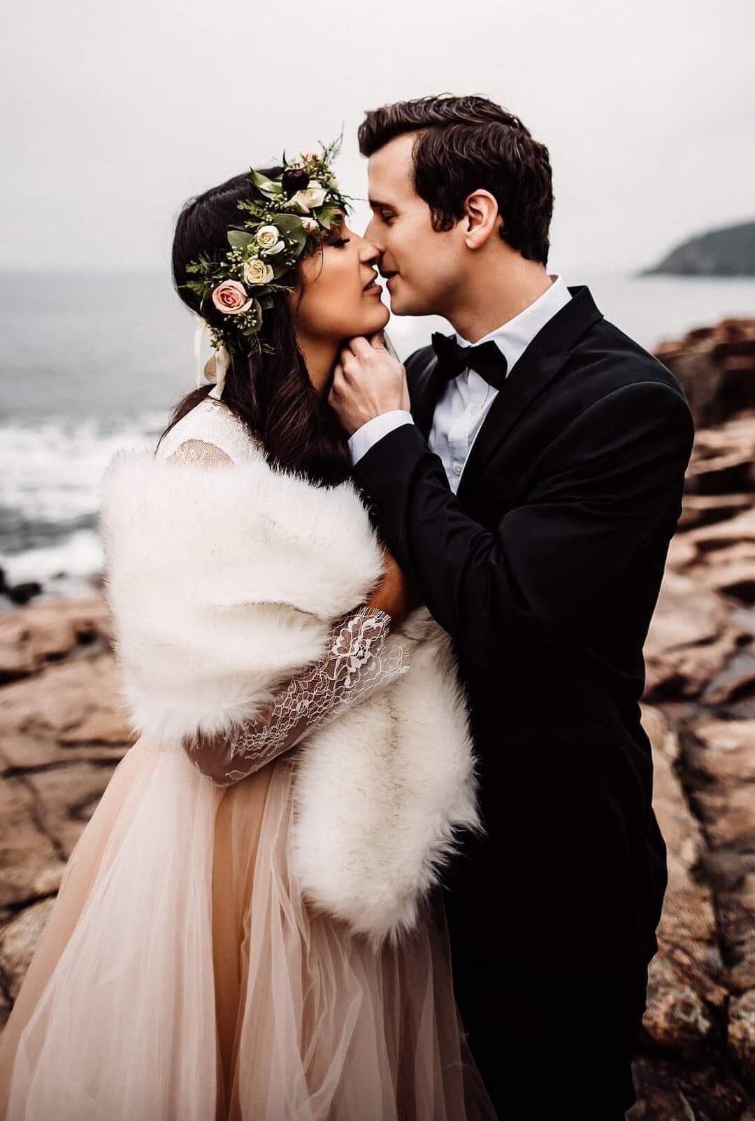 11 Wedding Pose Ideas You NEED To Do! - Breezy Photography